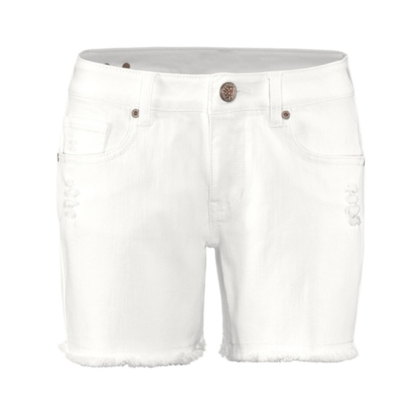 CAbi | Shorts | Cabi Tomboy Short Distressed Boyfriend Fit With Raw Hem ...